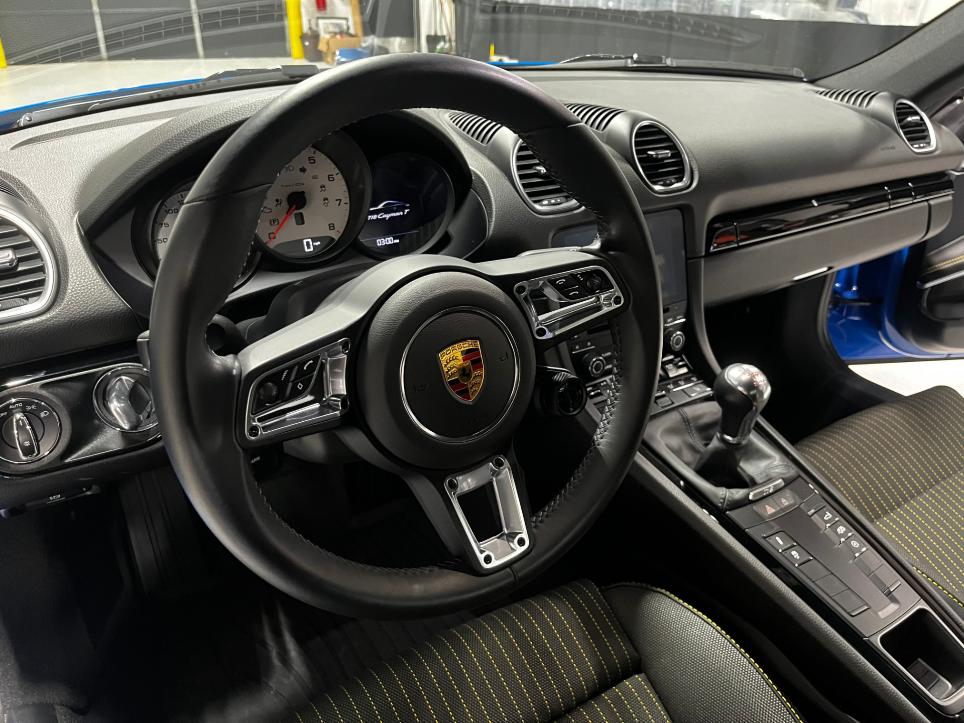 2022 Porsche Cayman Interior